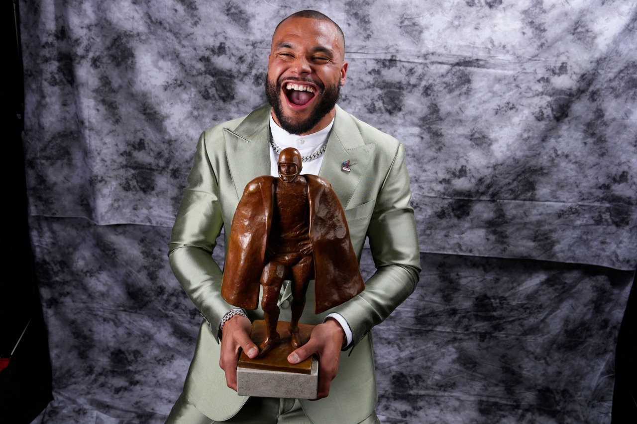 Cowboys QB Prescott Wins NFL Walter Payton Guy of the Era - Famousbio